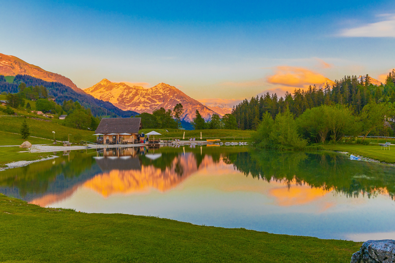 bathing lake Hasliberg - swimming with beautiful mountain scenery ...
