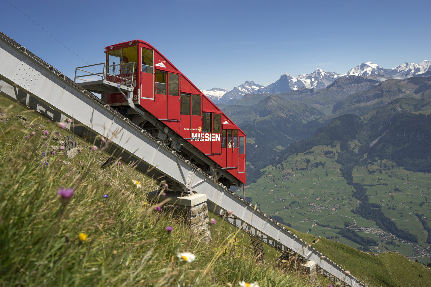 Niesen Pyramide / Free travel / Berner Oberland Pass
