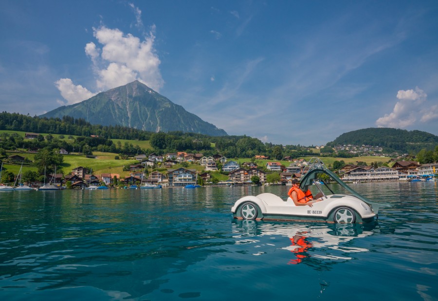 Beach trail Spiez - Faulensee / leisurely walk along Lake Thun