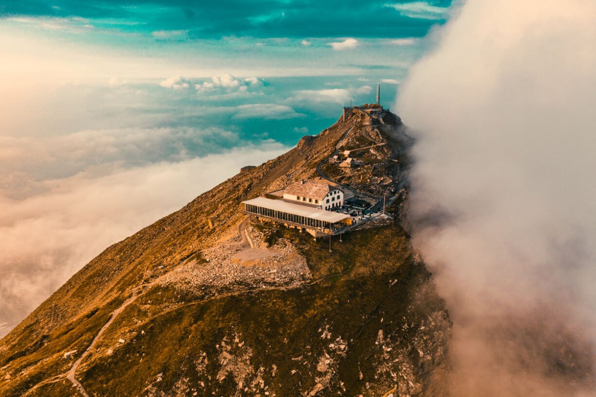 Niesen Pyramide / Berner Oberland Pass